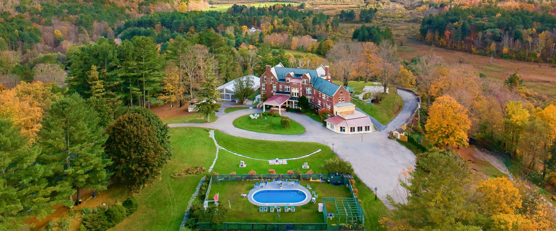 Exploring Fall Foliage Retreats: Luxurious Mountain Villas in Vermont
